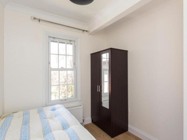 For Rent 5 Bedroom Shared Living/roommate London London DS90562075