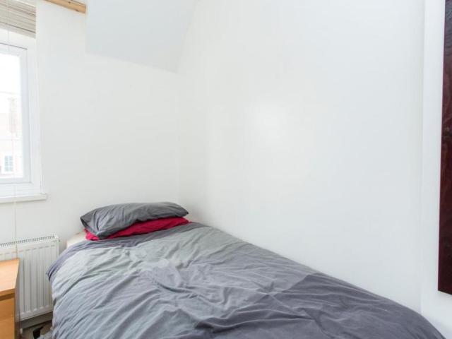 For Rent 5 Bedroom Shared Living/roommate London London DS90562076