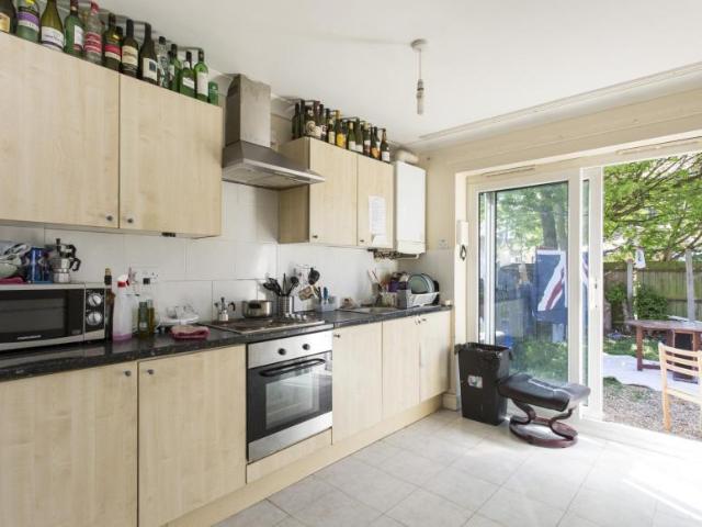 For Rent 5 Bedroom Shared Living/roommate London London DS90562099