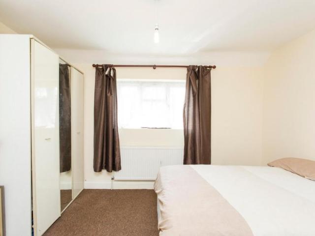 For Rent 5 Bedroom Shared Living/roommate London London DS90562143