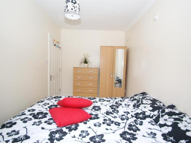 For Rent 5 Bedroom Shared Living/roommate London London DS90562141
