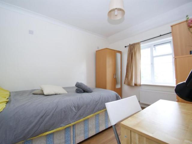 For Rent 5 Bedroom Shared Living/roommate London London DS90562149
