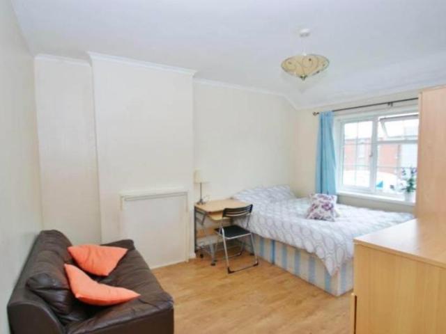 For Rent 5 Bedroom Shared Living/roommate London London DS90562151