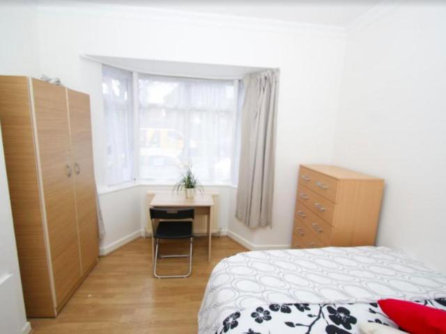 For Rent 5 Bedroom Shared Living/roommate London London DS90562155