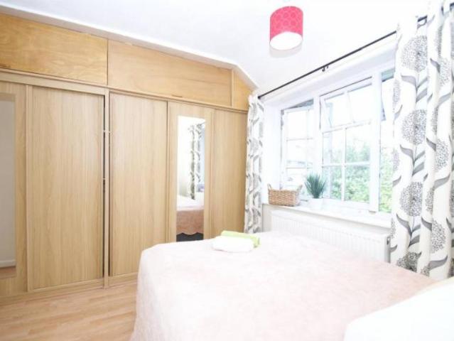 For Rent 5 Bedroom Shared Living/roommate London London DS90562167