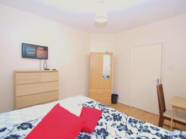 For Rent 5 Bedroom Shared Living/roommate London London DS90562181