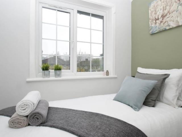For Rent 5 Bedroom Shared Living/roommate London London DS90562189