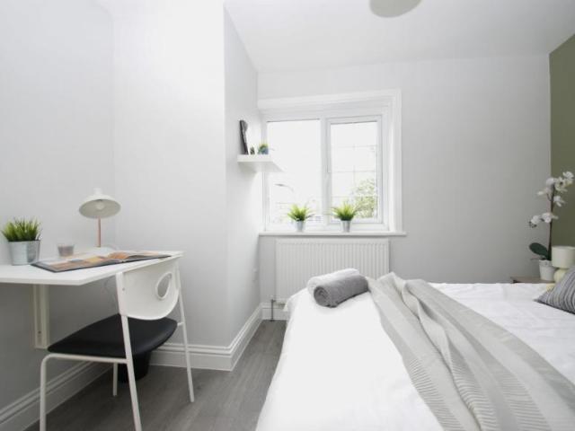 For Rent 5 Bedroom Shared Living/roommate London London DS90562197