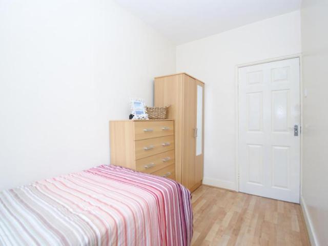 For Rent 5 Bedroom Shared Living/roommate London London DS90562100