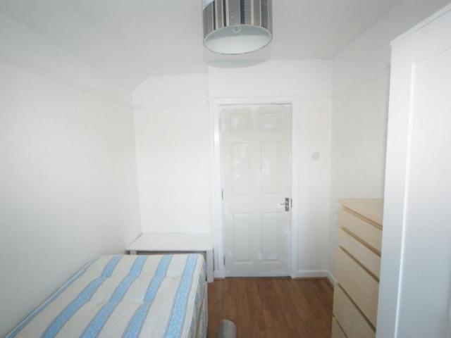For Rent 5 Bedroom Shared Living/roommate London London DS90562110