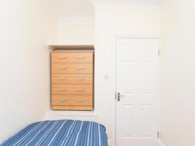 For Rent 5 Bedroom Shared Living/roommate London London DS90562117