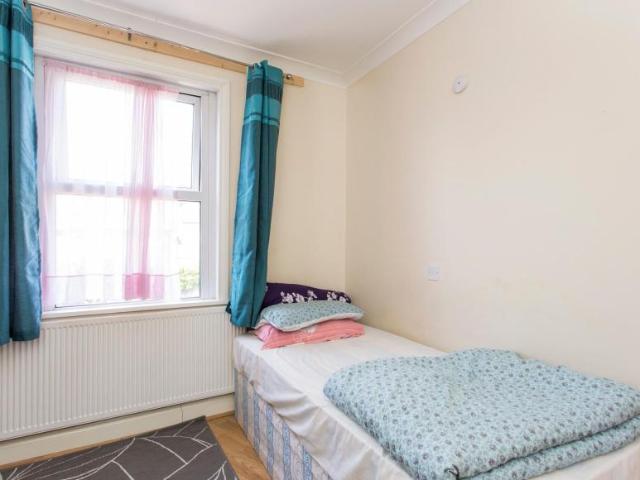 For Rent 5 Bedroom Shared Living/roommate London London DS90562122