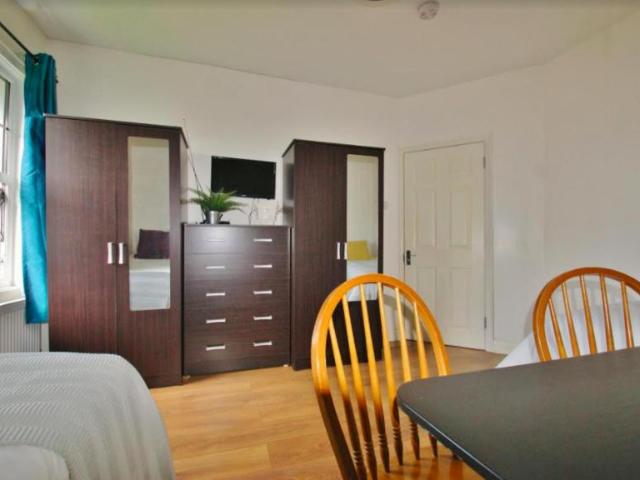 For Rent 5 Bedroom Shared Living/roommate London London DS90562273