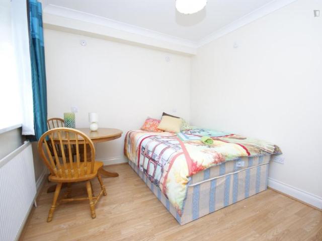For Rent 5 Bedroom Shared Living/roommate London London DS90562274