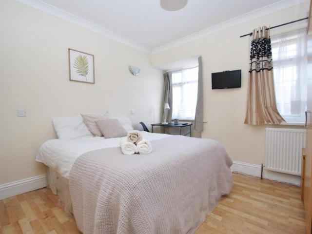 For Rent 5 Bedroom Shared Living/roommate London London DS90562289