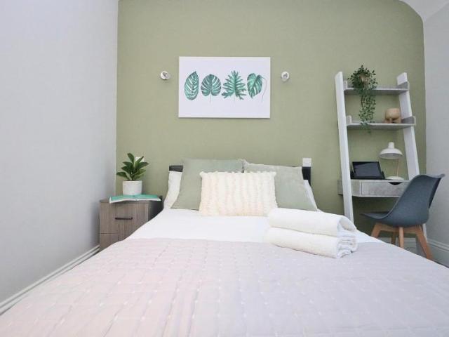 For Rent 5 Bedroom Shared Living/roommate London London DS90562206