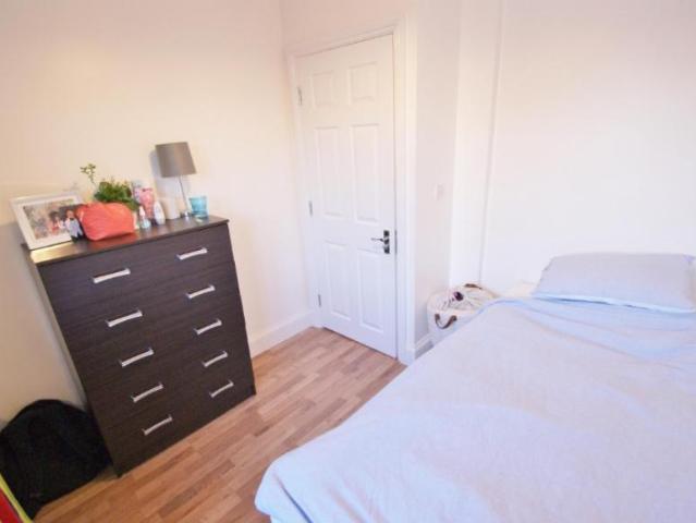 For Rent 5 Bedroom Shared Living/roommate London London DS90562210