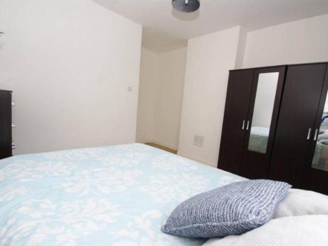 For Rent 5 Bedroom Shared Living/roommate London London DS90562219