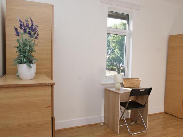 For Rent 5 Bedroom Shared Living/roommate London London DS90562234