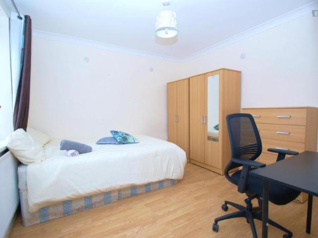 For Rent 5 Bedroom Shared Living/roommate London London DS90562360