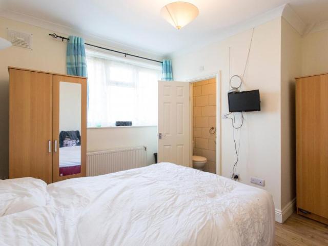 For Rent 5 Bedroom Shared Living/roommate London London DS90562364