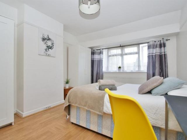 For Rent 5 Bedroom Shared Living/roommate London London DS90562369