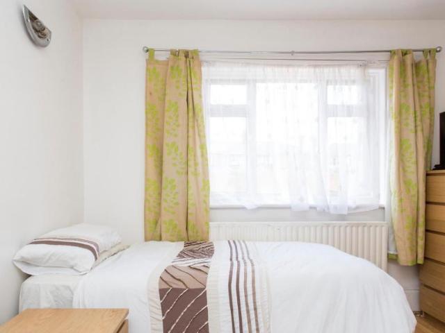 For Rent 5 Bedroom Shared Living/roommate London London DS90562307