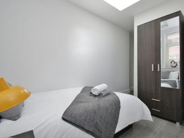 For Rent 5 Bedroom Shared Living/roommate London London DS90562466