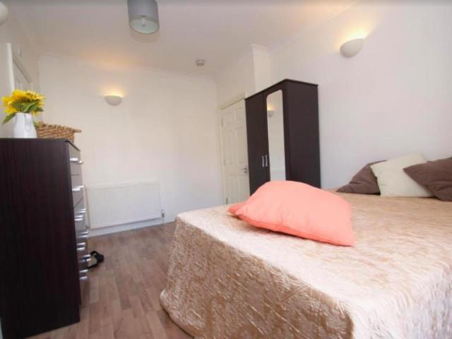 For Rent 5 Bedroom Shared Living/roommate London London DS90562401