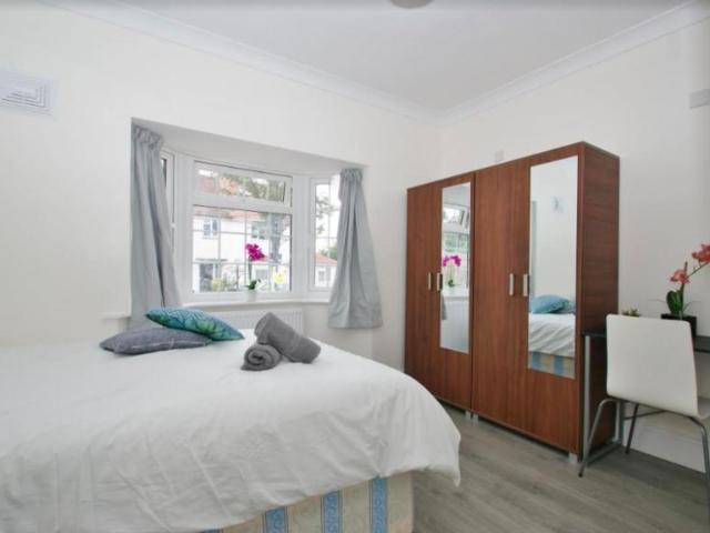 For Rent 5 Bedroom Shared Living/roommate London London DS90562408