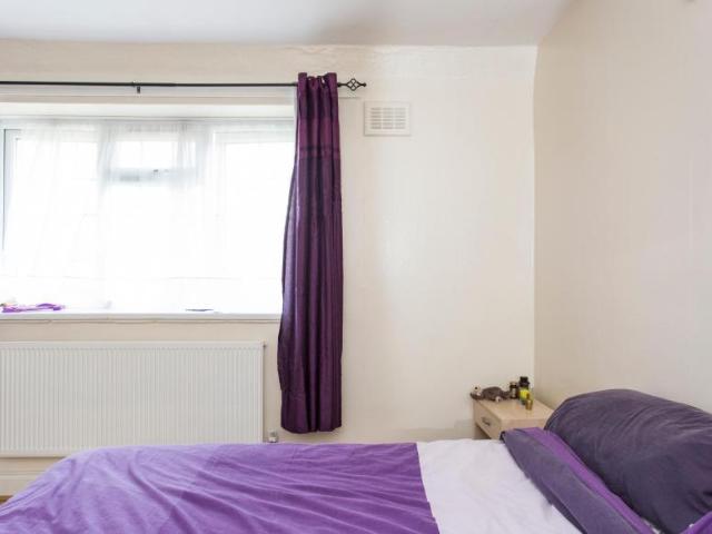 For Rent 5 Bedroom Shared Living/roommate London London DS90562419