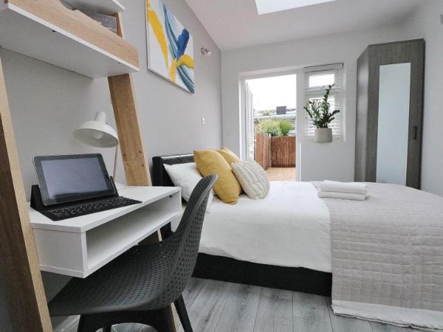 For Rent 5 Bedroom Shared Living/roommate London London DS90562564