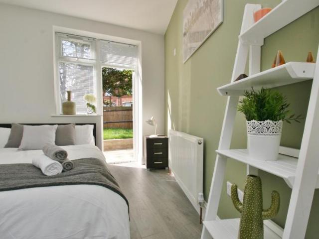For Rent 5 Bedroom Shared Living/roommate London London DS90562565