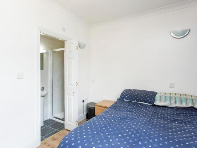 For Rent 5 Bedroom Shared Living/roommate London London DS90562657