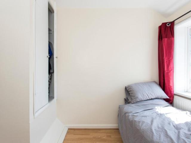 For Rent 5 Bedroom Shared Living/roommate London London DS90562678