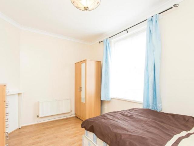 For Rent 5 Bedroom Shared Living/roommate London London DS90562692