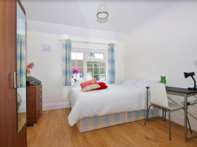 For Rent 5 Bedroom Shared Living/roommate London London DS90562600