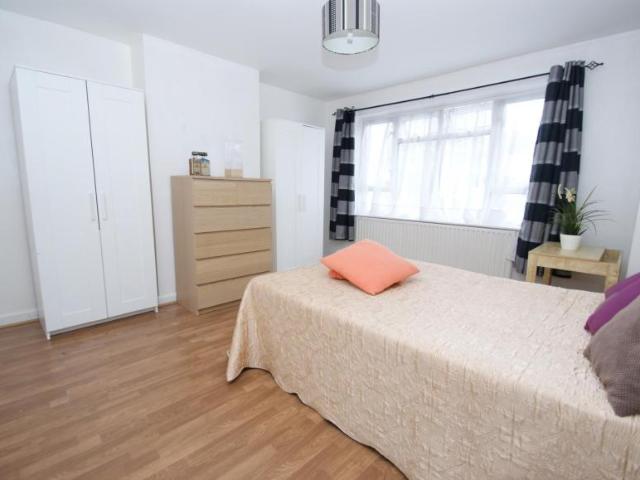 For Rent 5 Bedroom Shared Living/roommate London London DS90562632