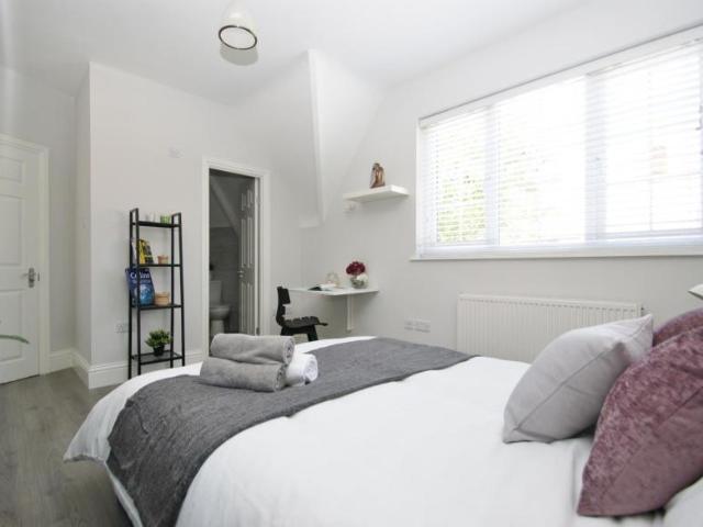 For Rent 5 Bedroom Shared Living/roommate London London DS90562635