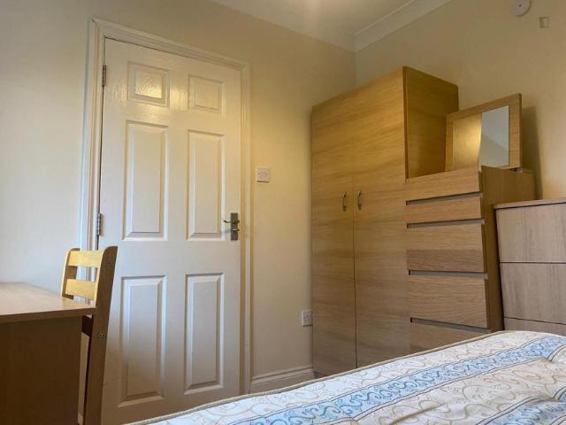 For Rent 5 Bedroom Shared Living/roommate London London DS90562755