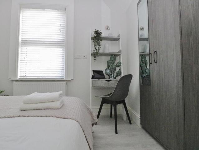 For Rent 5 Bedroom Shared Living/roommate London London DS90562984