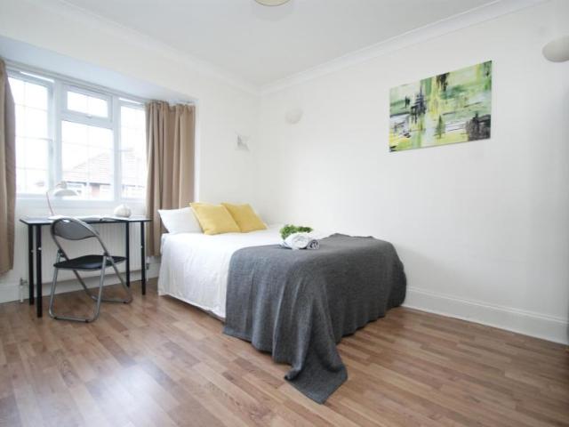 For Rent 5 Bedroom Shared Living/roommate London London DS90563007