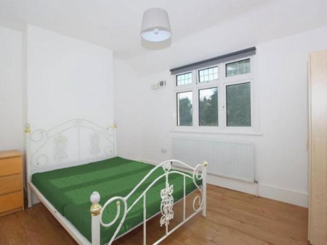 For Rent 5 Bedroom Shared Living/roommate London London DS90563675