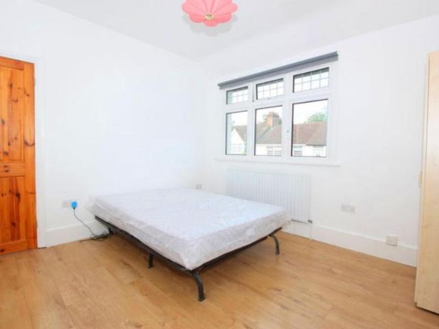 For Rent 5 Bedroom Shared Living/roommate London London DS90563684