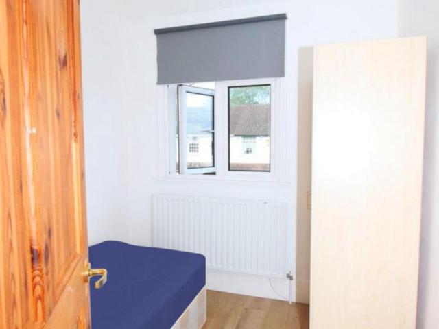 For Rent 5 Bedroom Shared Living/roommate London London DS90563700