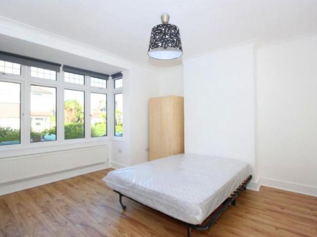 For Rent 5 Bedroom Shared Living/roommate London London DS90563702