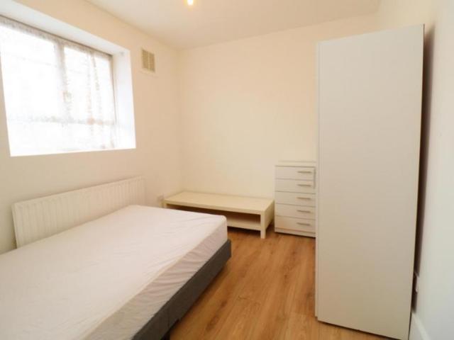 For Rent 5 Bedroom Shared Living/roommate London London DS90563935