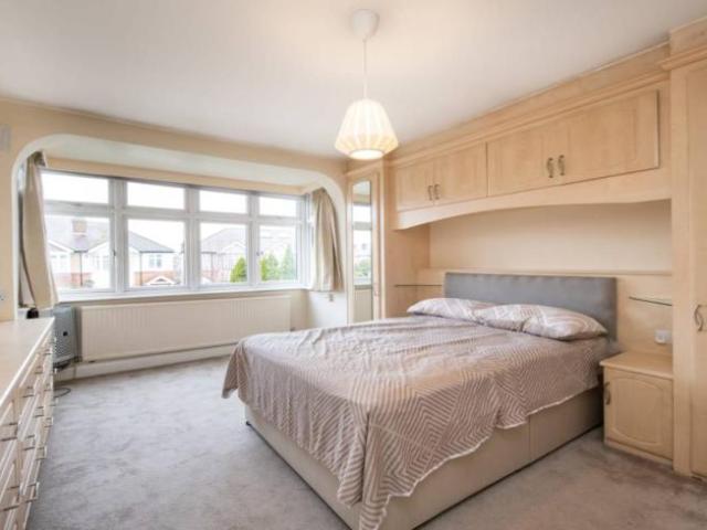 For Rent 5 Bedroom Shared Living/roommate London London DS95193848