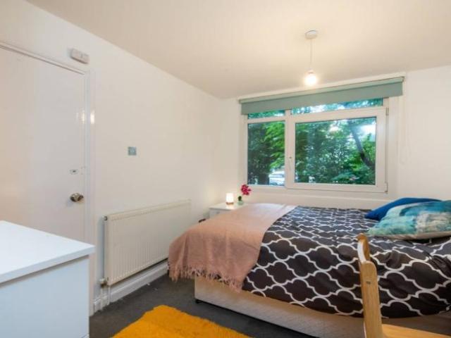 For Rent 5 Bedroom Shared Living/roommate London London DS95119643