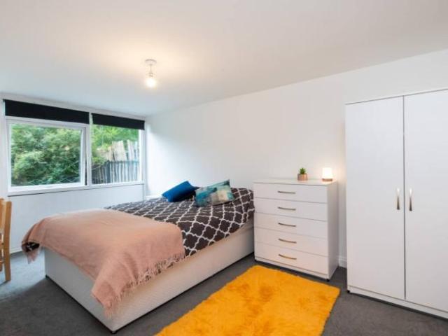 For Rent 5 Bedroom Shared Living/roommate London London DS95119645